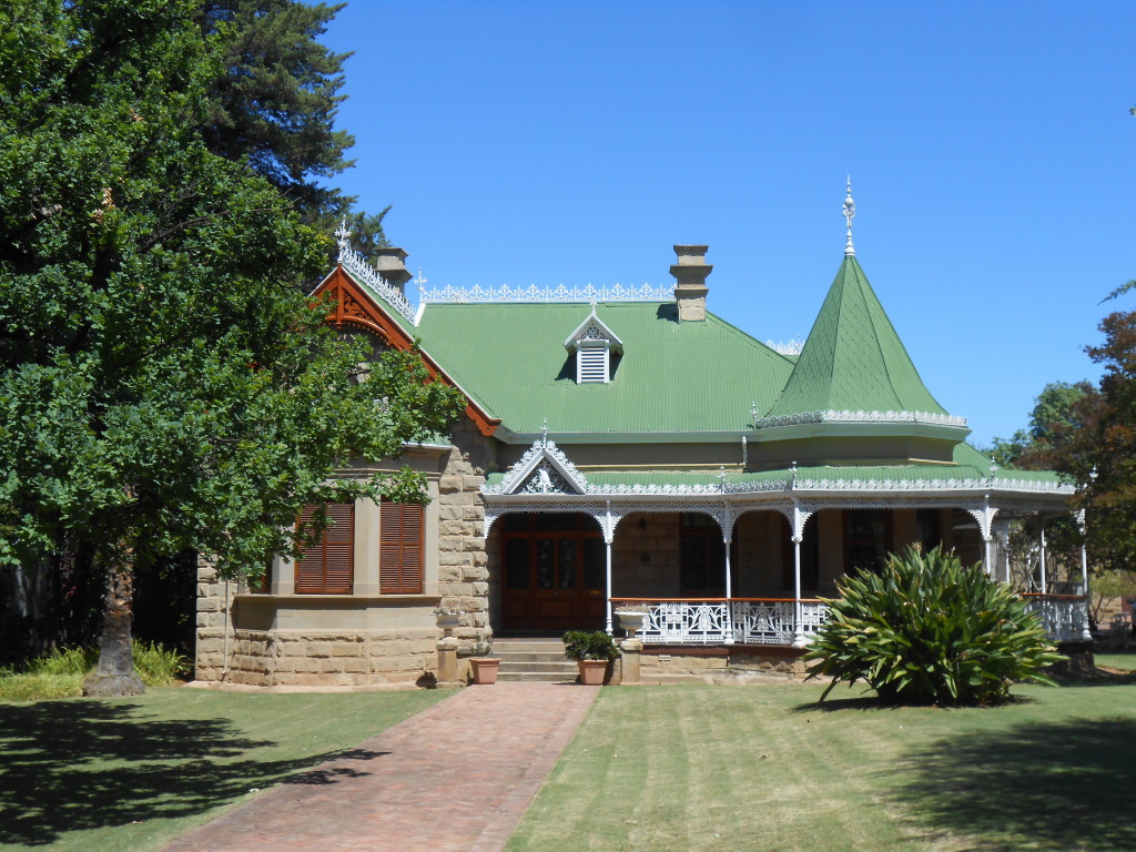 SANDSTEEN ROETE, OUDTSHOORN - TRAVELBUCKET